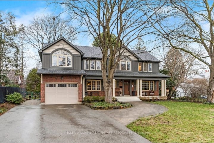 Applewood Basement Suite - Mississauga