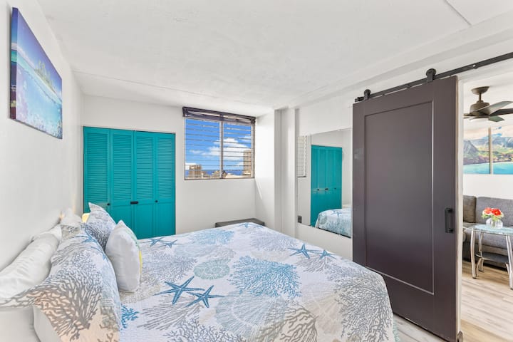 1 Bd Ocean View Assigned Parking King Bed Pool Gym - Honolulu