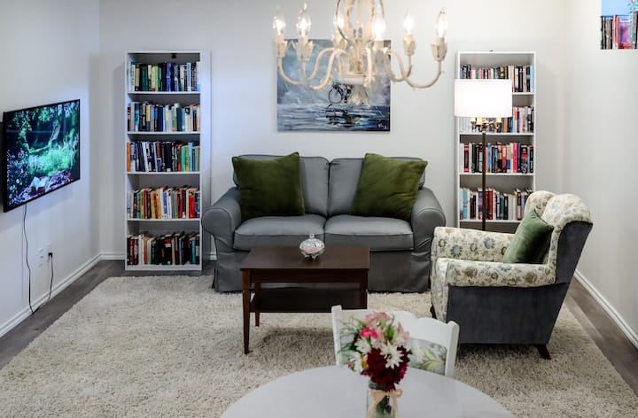 Book N’ Covers Airbnb - Moose Jaw