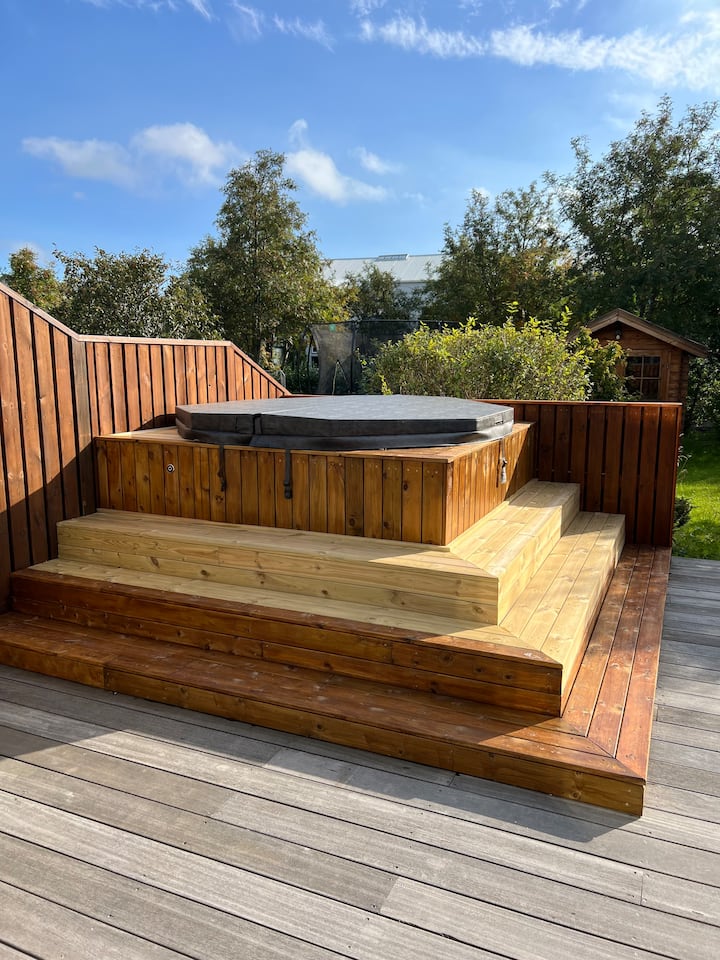 Family Friendly With Hot Tub - Islanda