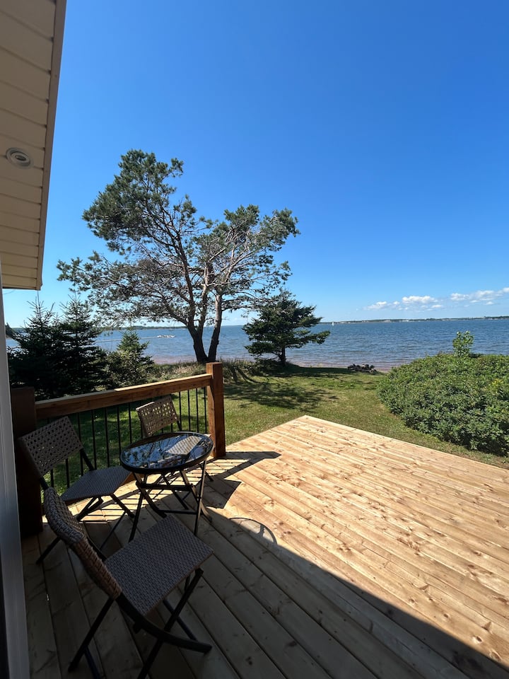 Cozy Waterfront Cottage - Charlottetown