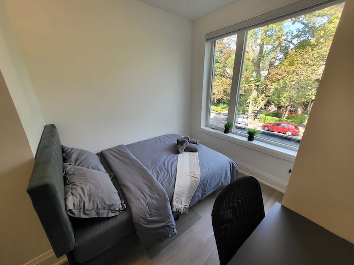 A Private Room With Ensuite Bathroom - Toronto
