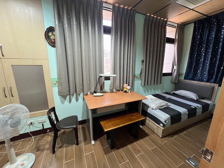 ［為符合法規僅接受30天以上預訂］高鐵特區溫馨雅房（有車位可停、近高鐵）*附共用衛浴（在房外） - 新竹 東區