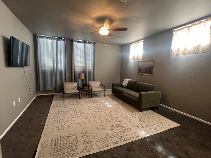 Spacious Apartment Downtown! Utilities Wifi - Alamosa, CO