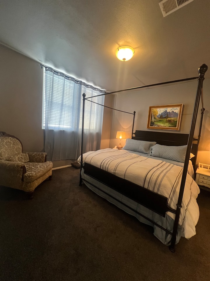 Spacious Apartment Downtown But Private! - Alamosa, CO