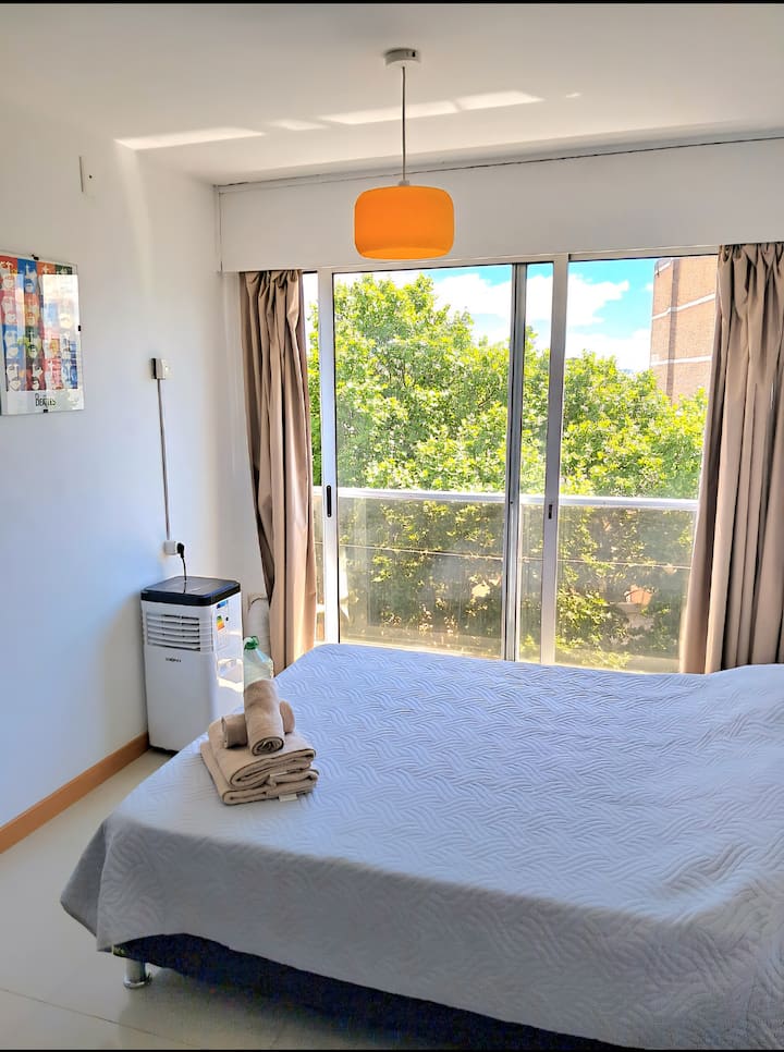 Monoambiente Luminoso Cerca De La Rambla Pocitos - Montevideo