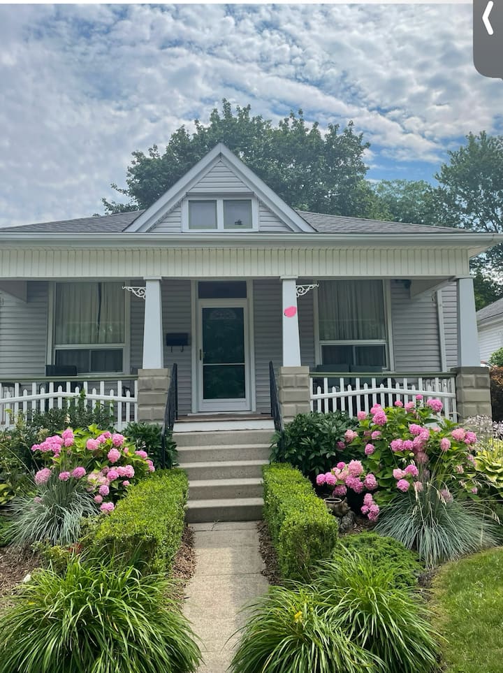 Whole House, 2 Bedroom Bungalow, Free Parking - London