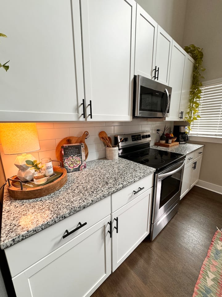 Cozy Swamp Rabbit Getaway - Travelers Rest, SC