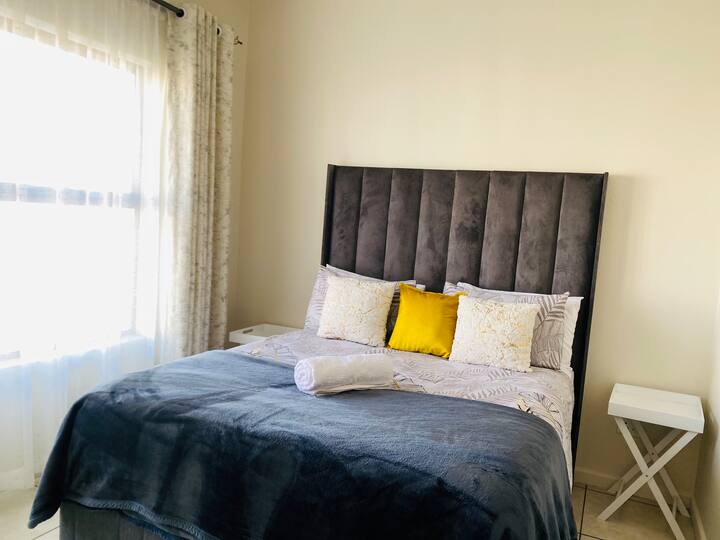 Stanley Views  1 Bed Apartment - Johannesburg South