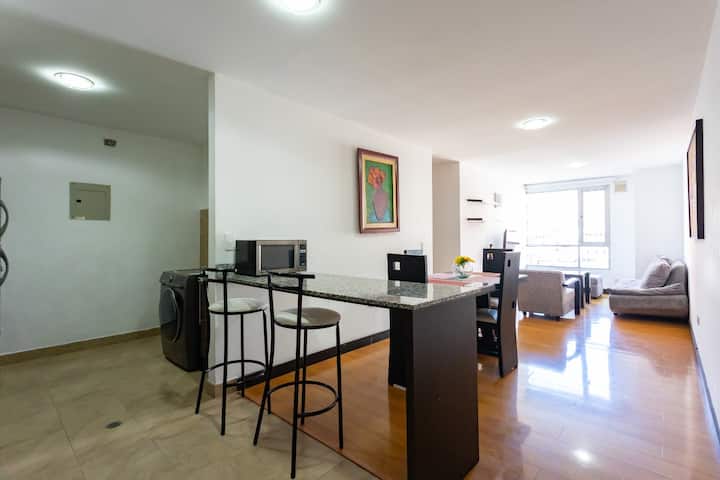 Departamento 3 Dormitorios, 2 Baños, Piscina, Gym - Quito