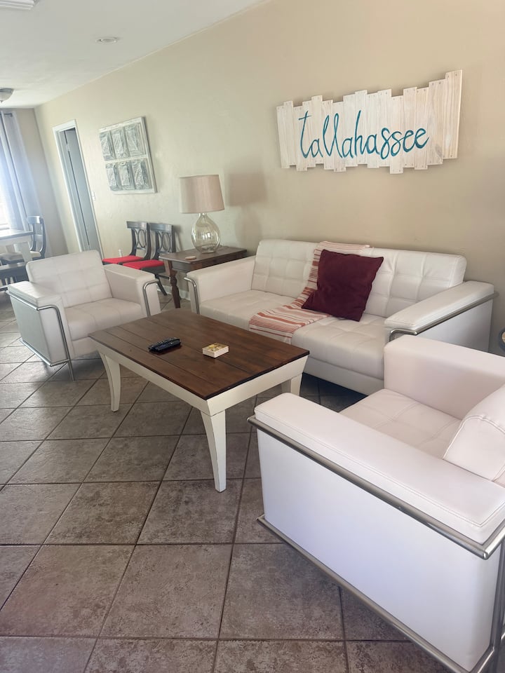 Large Yard W Updated Kitchen! - Tallahassee Museum