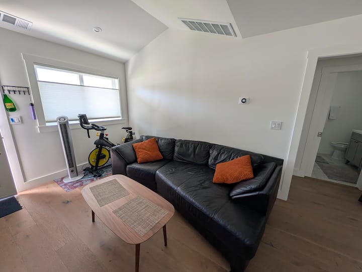 Private Modern Cottage - Business Ready - San Jose, CA