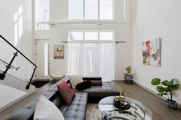 King Bed, Luxe Loft, 10 From Dt - Edmonton, Canada