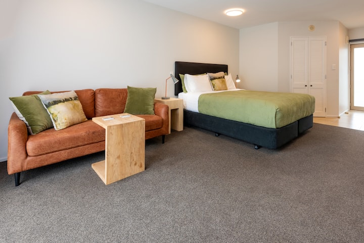 Upstairs Spa Studio - Adults Only - Hanmer Springs