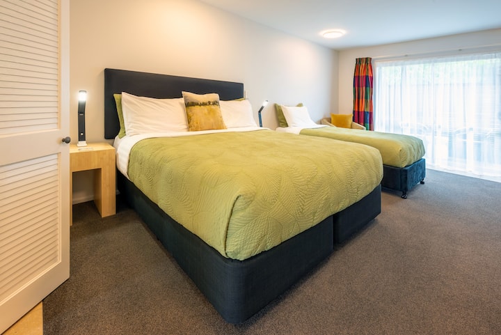 Twin Spa Room 300m To Hanmer Springs Thermal Pools - Hanmer Springs