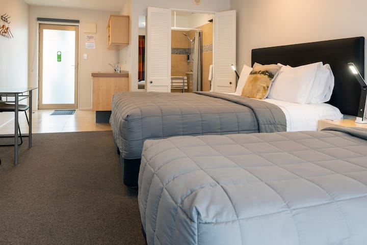 Twin Studio W/ Shower In Hanmer Springs - Hanmer Springs