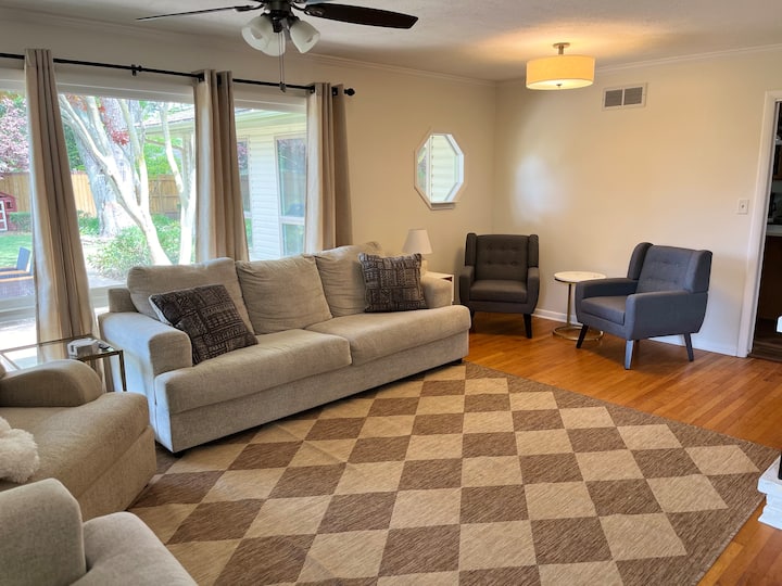 Bright & Spacious Home Near Purdue - Lafayette, IN