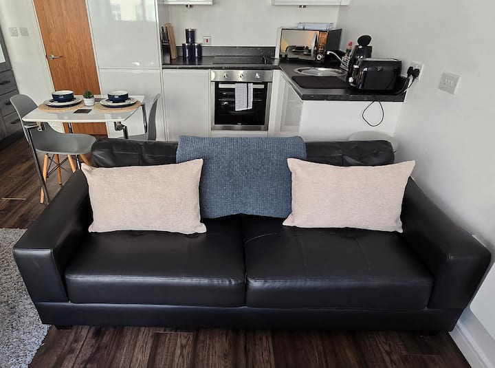 Neat And Stylish Studio On The Mersey - Cheshire