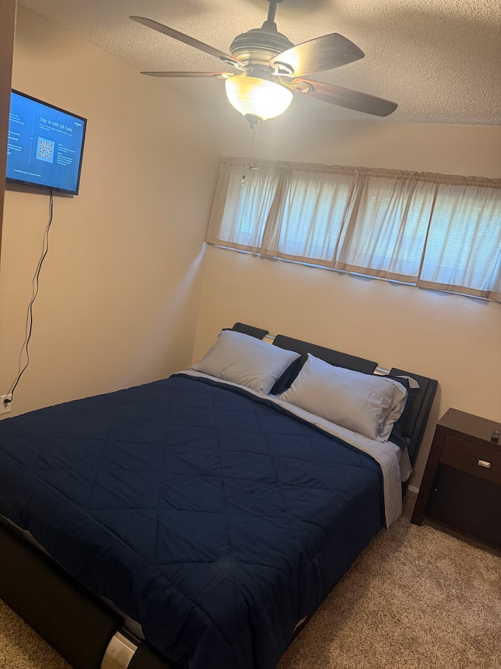 Cozy Topeka Home: Relax & Work - Free Wifi - Topeka, KS