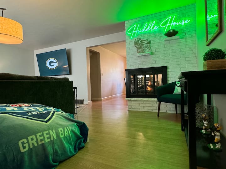 The Huddle House - Walk To Lambeau And Titletown ! - 그린베이