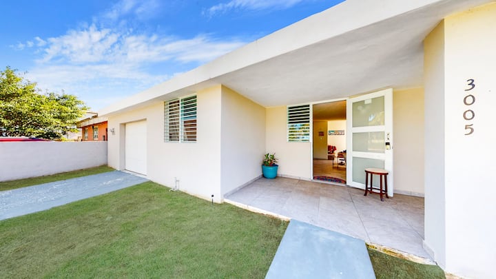 Full House - 3 Bedroom Across From Atlantic Ocean - Levittown