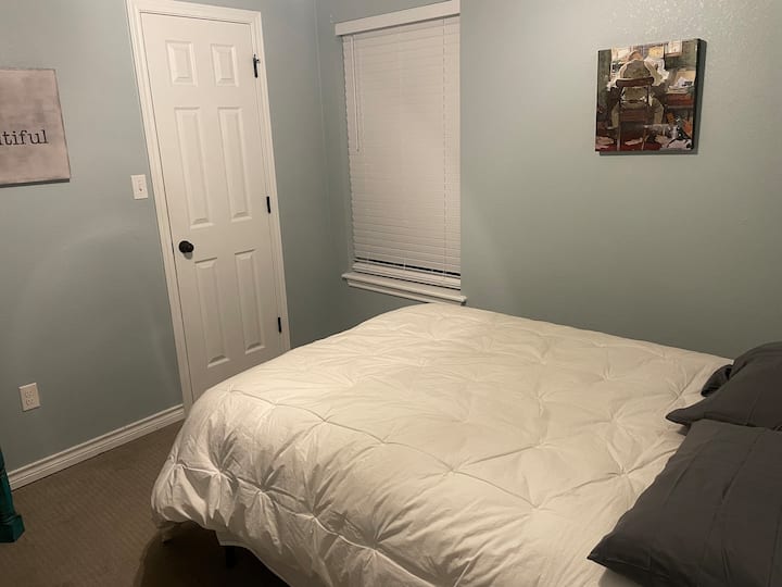 Private Bedroom W Queen Size Bed - Abilene, TX