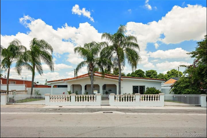 Private Guest House Suite In The Heart Of Miami - Miami Springs, FL