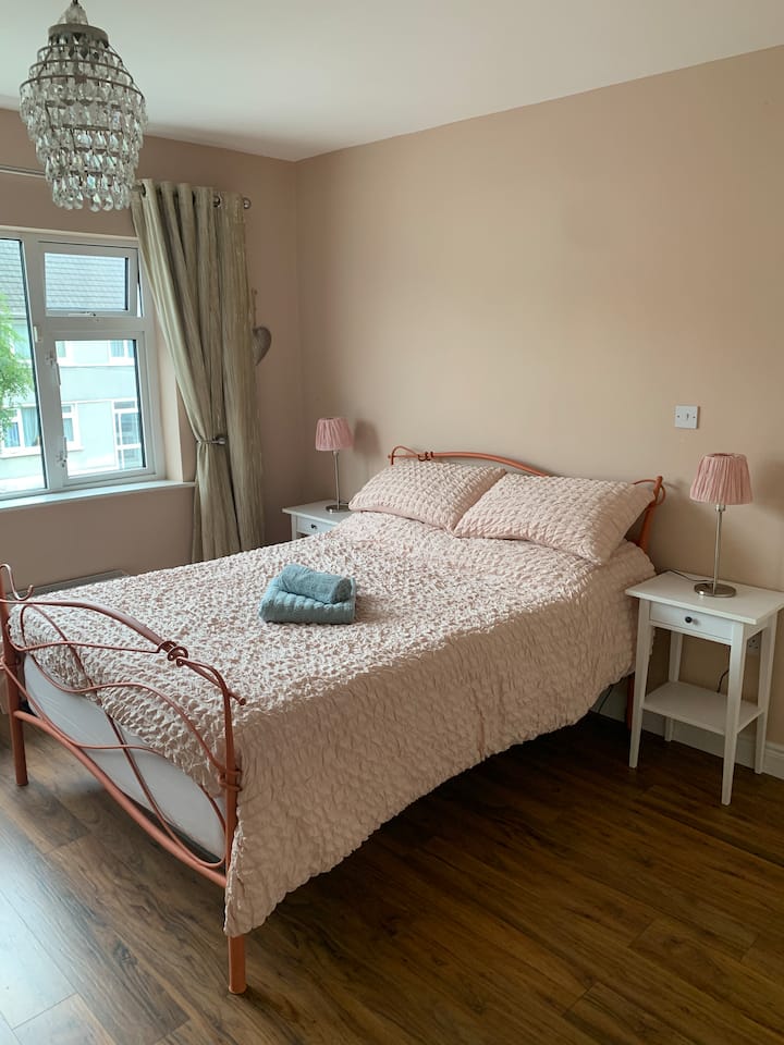 Bright, Airy Large Double Room - Ennis