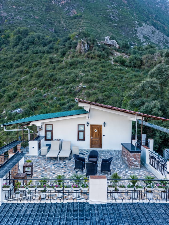 2 Bhk Penthouse Near Mall Road  By Almost Heaven - Mussoorie