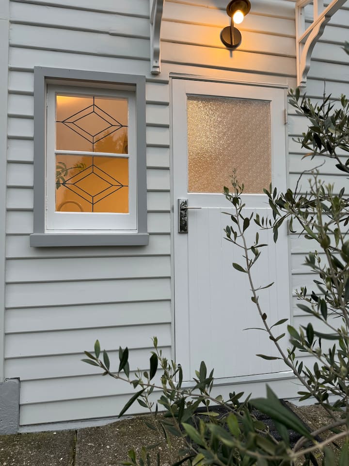Tiny Bedsit In South Launceston - 朗瑟士敦