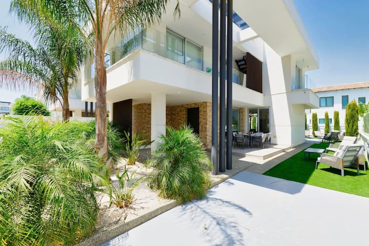 Serene Villa Retreat In Protaras - Protaras