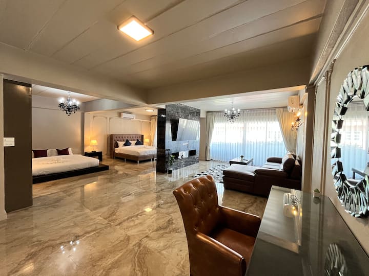 Ray Lamoon Cnx ทาวน์โฮม 6 ชั้น มีดาดฟ้า 5br 4ห้องน้ำ 6เตียง - Chiang Mai