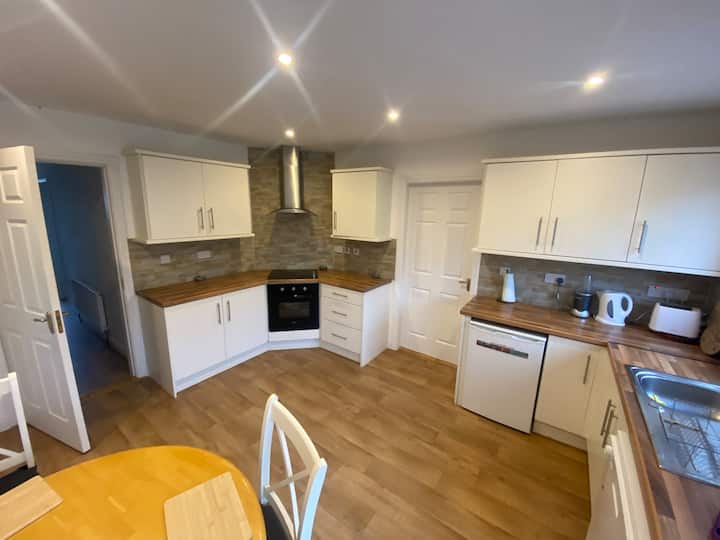 Full Modern 3 Bed Available - Listowel