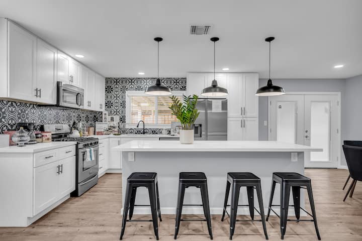 Sunny Simi Valley 4br 3br Modern Dedicated Work - Simi Valley, CA