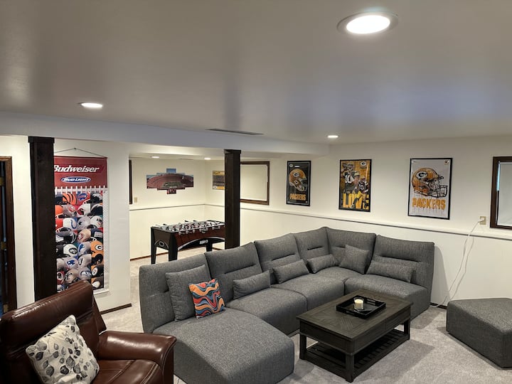Family Friendly|fenced Yard|85”tv|walk To Lambeau - グリーン・ベイ, WI