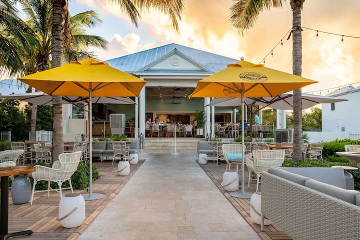2 Suites W/ Oceanview Balcony 2 Queen, Oceans Edge - Key West, FL