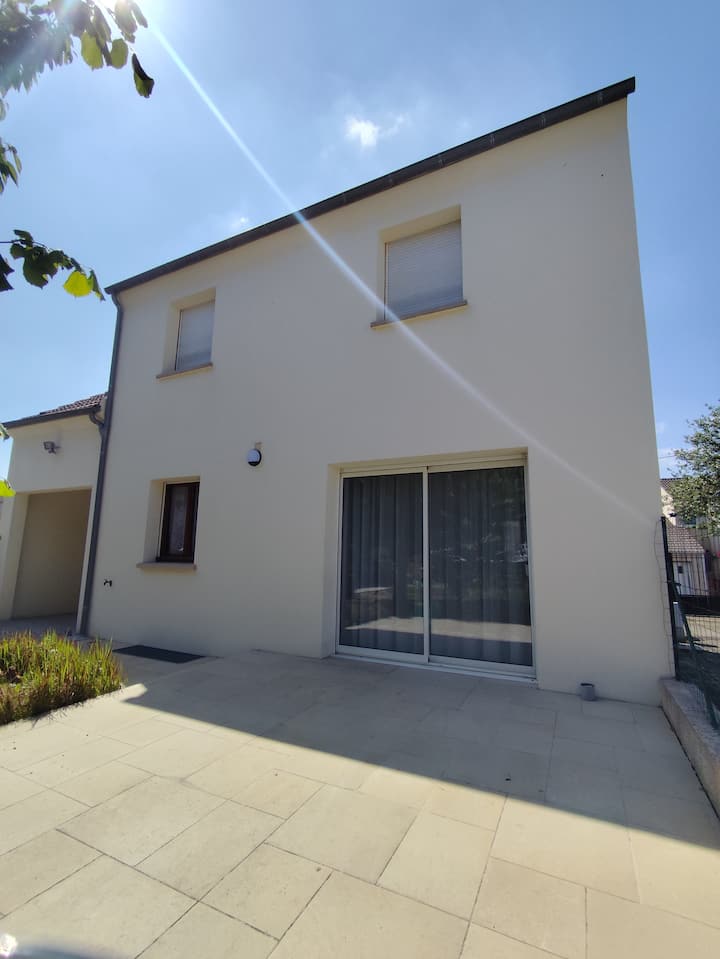 Maison Spacieuse Et Neuve•3 Chambres•proche Rer - Essonne