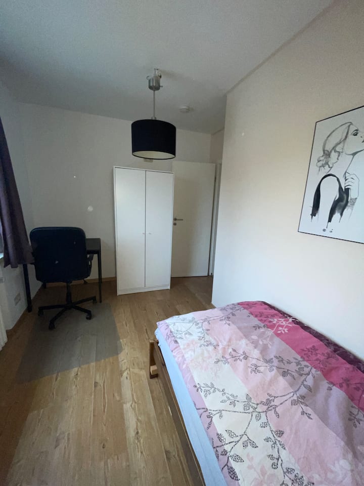 Zimmer Für 1 Person In Ruhiger Wg Im Dg - Kiel