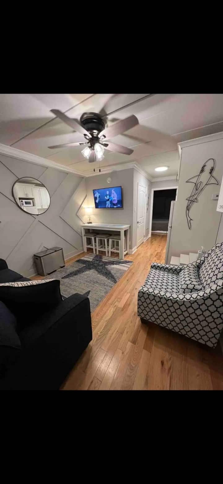 Luxury Condo W/parking,2 Pools,1.5 Blocks To Beach - it, North Wildwood