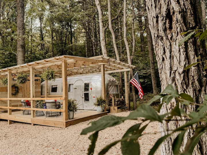 Meadow View 1964 Vintage Air Stream Glamping - バージニア州