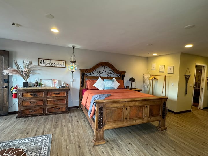 Buddha’s Bedroom! Central Sedona, King Bed! - Sedona, AZ