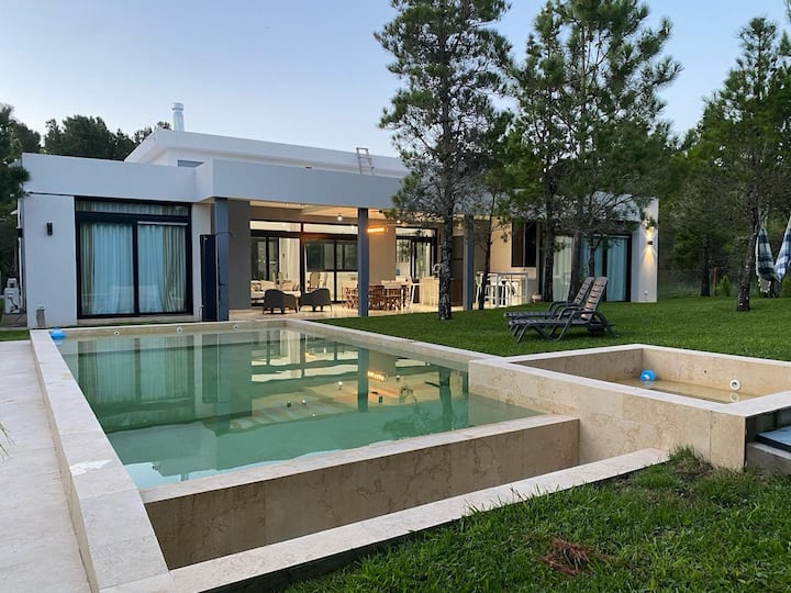 Alquilo Casa En Barrio C/pileta - Pinamar