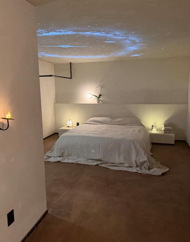 Spacetime- King Bed/bath + Camp Spot Wetrock - Moab, UT