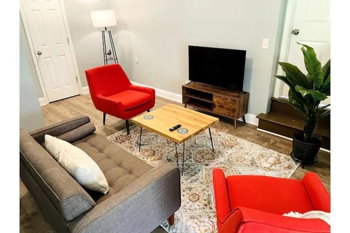 Modern Farmhouse! Sleeps 18! - Dahlonega, GA