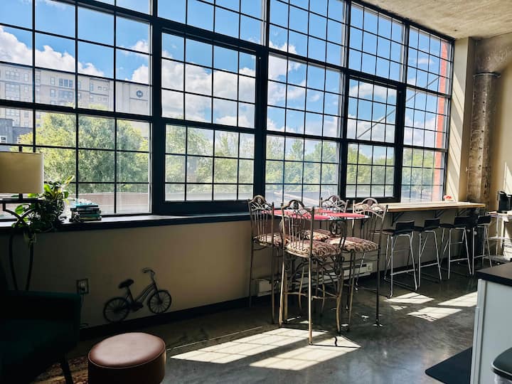 Historically Preserved Loft 4 Mins From Churchill - Louisville, KY