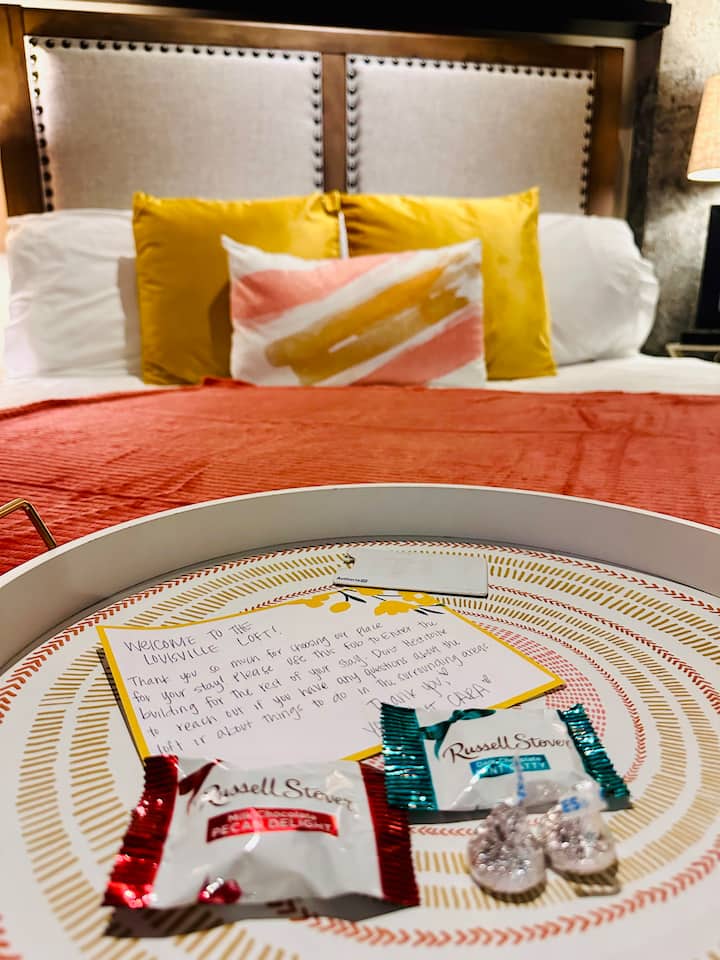 Historically Preserved Loft 4 Mins From Churchill - Louisville, KY