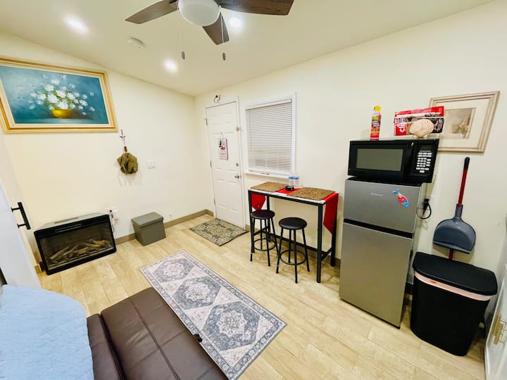 Secluded Tiny House With Your Own Private Pool - Glen Burnie, MD