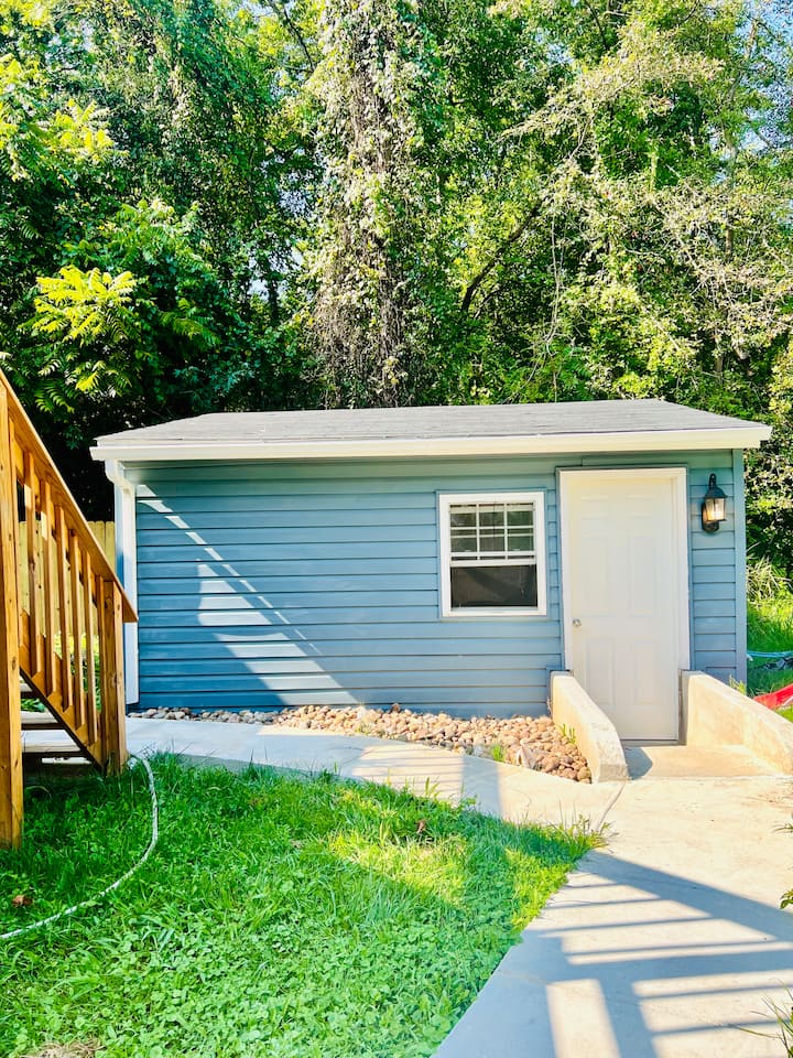 Private Tiny House -No Contact Self Check-in - Glen Burnie, MD