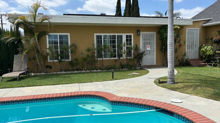 Centrally Breezy Guesthouse With Pool - Downey, CA