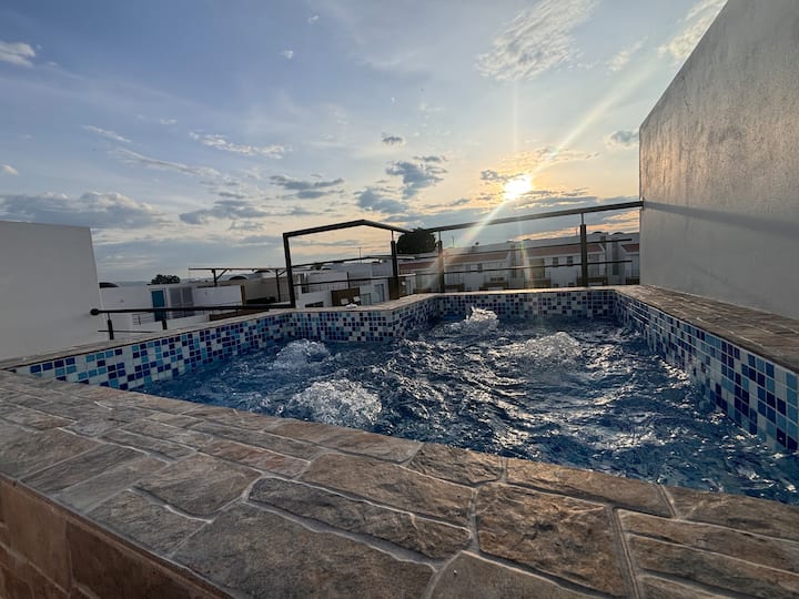 Casa Con Jacuzzi En La Azotea Y Jardin - Melgar